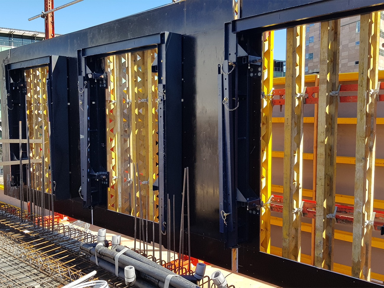 In totaal 133 sparingen voor gevel, binnenwand, vloer en trapgat