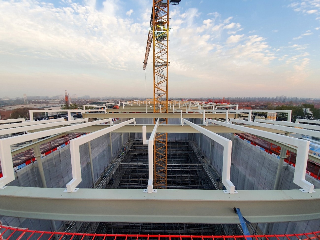 1,500 tons of steel keeps atrium EDGE Stadium balanced