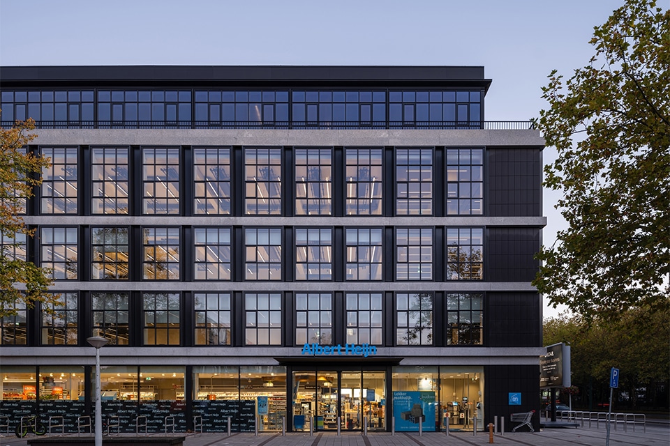 Complete installation high-end office building